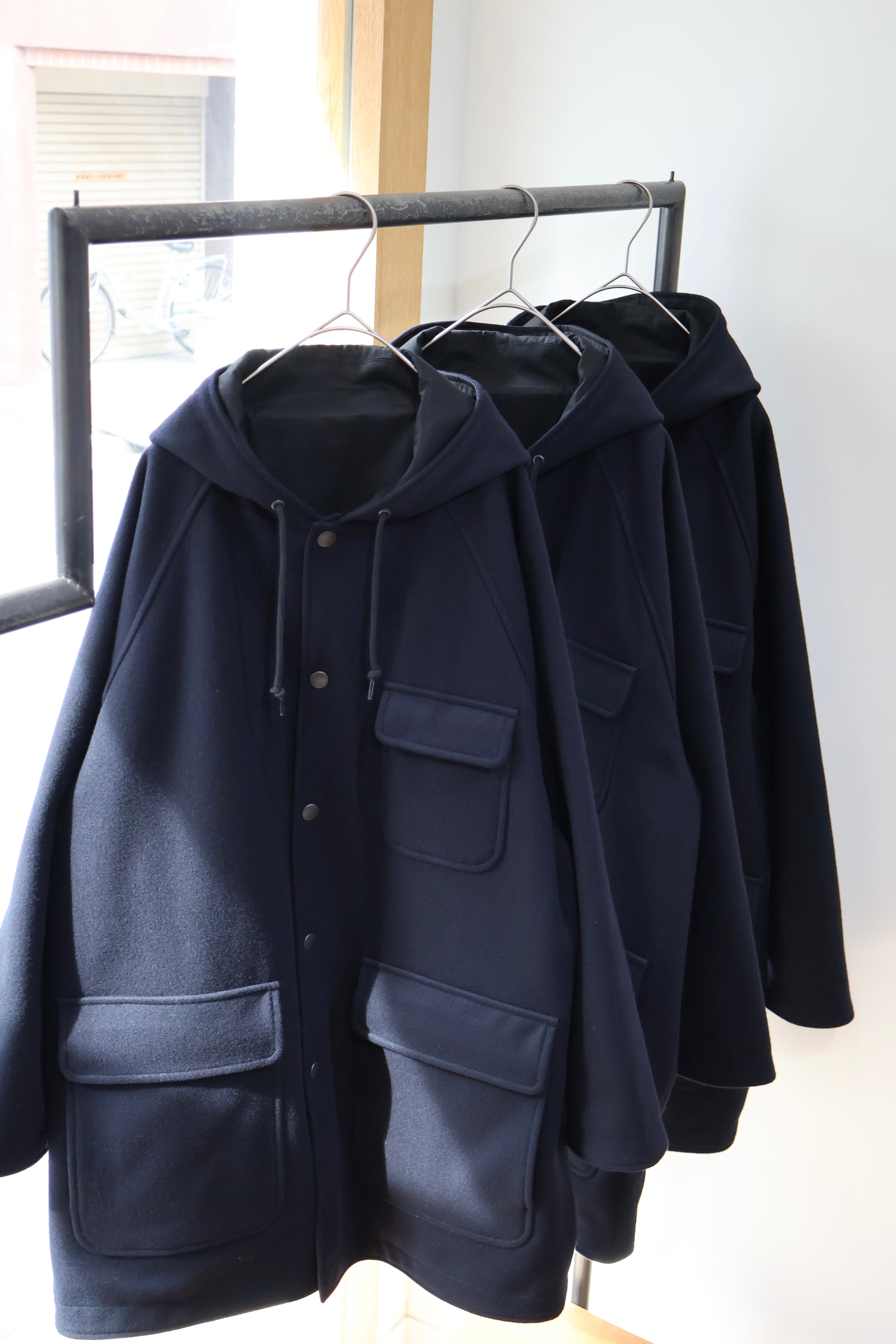[ BLINK ] REVERSIBLE BENCH COAT – In part